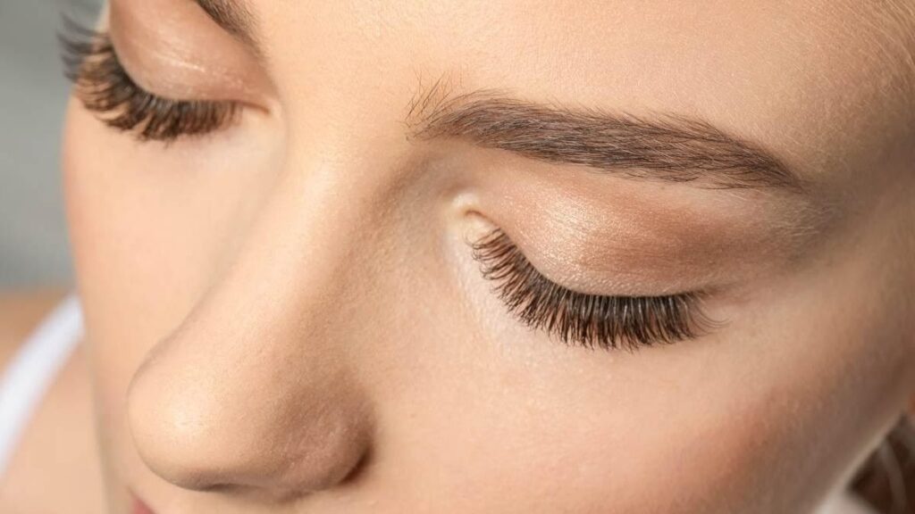 Cómo aplicar el rímel correctamente para lograr un efecto espectacular ...